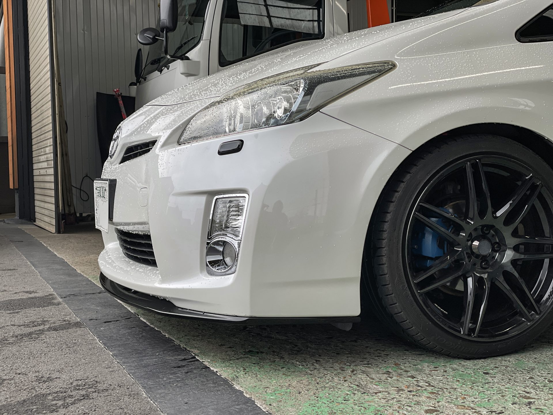 Virtue Front Lip Spoiler 30 プリウス前期への装着事例 - KYOEI-JAPAN｜共栄ジャパン