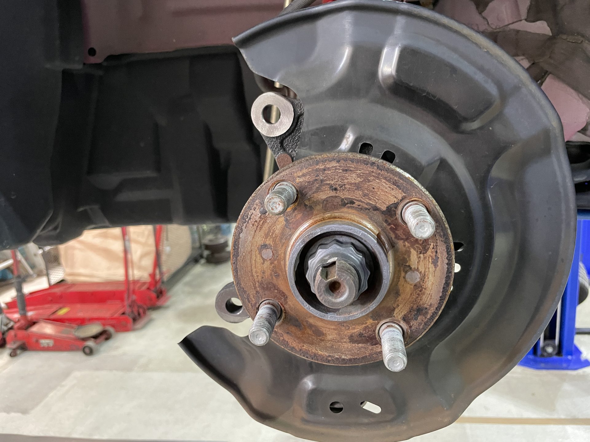 より快適な走りの為に、NHP10アクア、フロント足回りのメンテナンス。 - KYOEI-JAPAN｜共栄ジャパン